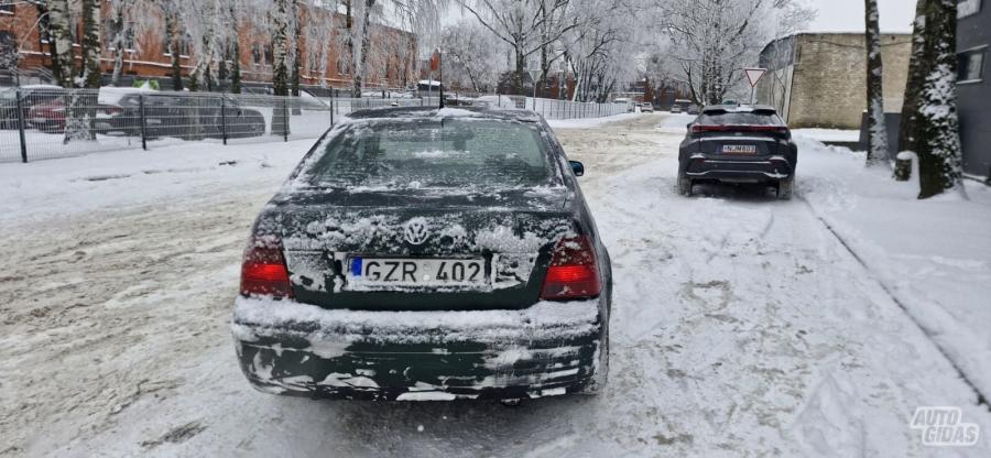 Green Volkswagen Bora 1999 in Kaunas, with an engine capacity of 1.90 L and mileage of 300 thousand km for 850 €, photo 6 on AUTOMOTO.COM.LV