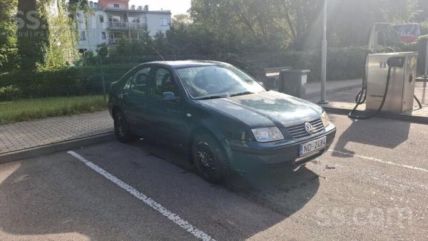 Green Volkswagen Bora 2001 in Riga, with an engine capacity of 1.60 L and mileage of 181 thousand km for 750 €, photo 5 on AUTOMOTO.COM.LV