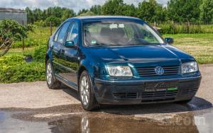 Green Volkswagen Bora 2004 in Limbazi, with an engine capacity of 1.60 L and mileage of 180 thousand km for 2500 €, photo 3 on AUTOMOTO.COM.LV