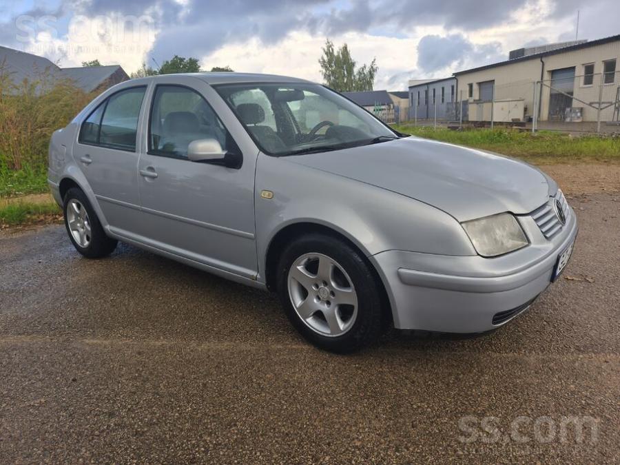 Pelēks Volkswagen Bora 1999 Cēsis, ar dzinēja tilpumu 2.00 L un nobraukumu 337 tūkst. km par 995 €, foto 1 vietnē AUTOMOTO.COM.LV