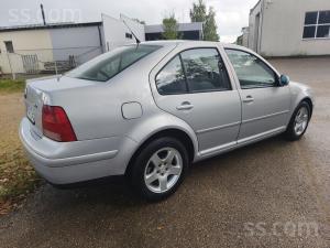 Pelēks Volkswagen Bora 1999 Cēsis, ar dzinēja tilpumu 2.00 L un nobraukumu 337 tūkst. km par 995 €, foto 3 vietnē AUTOMOTO.COM.LV