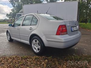 Pelēks Volkswagen Bora 1999 Cēsis, ar dzinēja tilpumu 2.00 L un nobraukumu 337 tūkst. km par 995 €, foto 4 vietnē AUTOMOTO.COM.LV