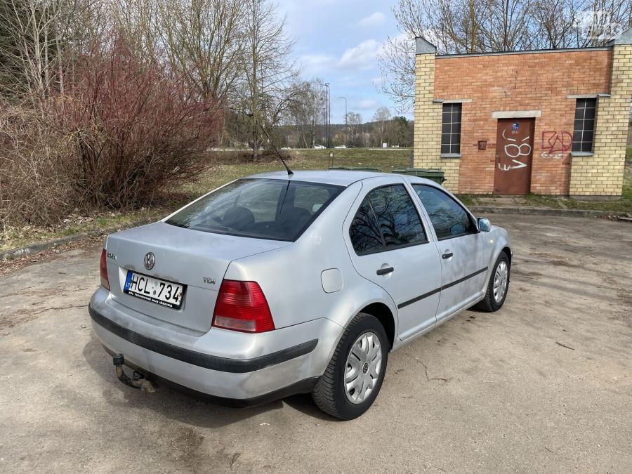 Grey Volkswagen Bora 1999 in Panevezys, with an engine capacity of 1.90 L and mileage of 393 thousand km for 500 €, photo 4 on AUTOMOTO.COM.LV