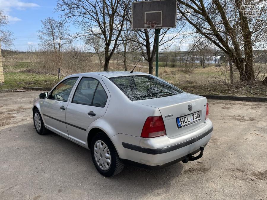 Grey Volkswagen Bora 1999 in Panevezys, with an engine capacity of 1.90 L and mileage of 393 thousand km for 500 €, photo 5 on AUTOMOTO.COM.LV