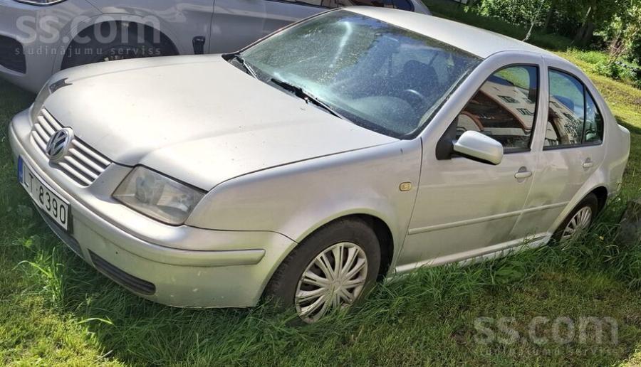 Pelēks Volkswagen Bora 1999 Daugavpils, ar dzinēja tilpumu 1.80 L un nobraukumu 339 tūkst. km par 900 €, foto 5 vietnē AUTOMOTO.COM.LV