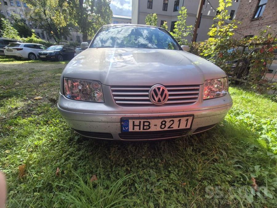 Pelēks Volkswagen Bora 1999 Rīga, ar dzinēja tilpumu 1.60 L un nobraukumu 180 tūkst. km par 1100 €, foto 5 vietnē AUTOMOTO.COM.LV