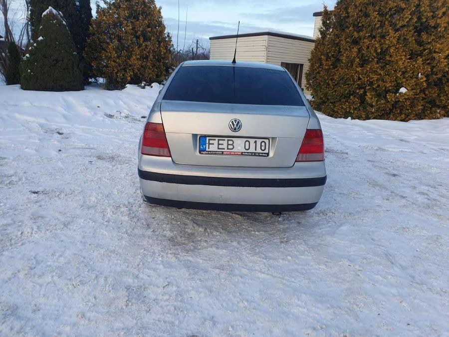 Pelēks Volkswagen Bora 2000 Vilkaviškis, ar dzinēja tilpumu 1.90 L un nobraukumu 370 tūkst. km par 750 €, foto 4 vietnē AUTOMOTO.COM.LV