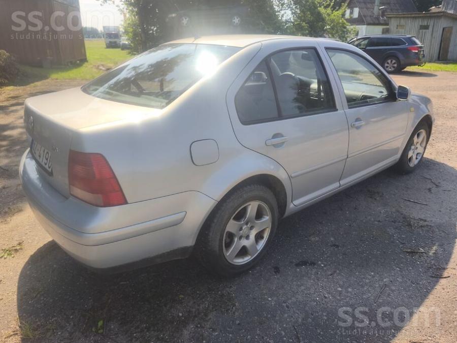 Grey Volkswagen Bora 2000 in Cesis, with an engine capacity of 2.00 L and mileage of 321 thousand km for 1150 €, photo 3 on AUTOMOTO.COM.LV