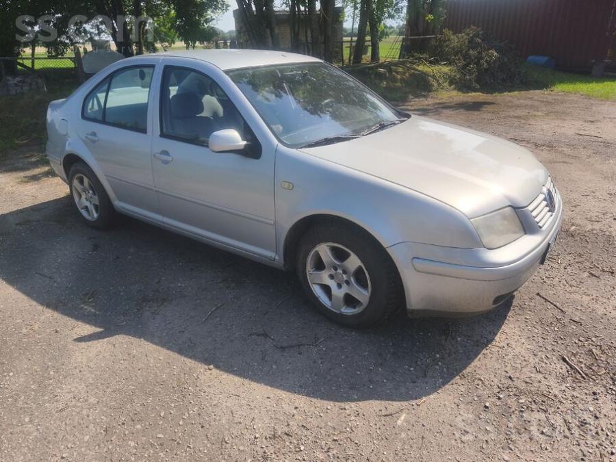 Grey Volkswagen Bora 2000 in Cesis, with an engine capacity of 2.00 L and mileage of 321 thousand km for 1150 €, photo 5 on AUTOMOTO.COM.LV