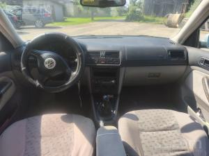 Grey Volkswagen Bora 2000 in Cesis, with an engine capacity of 2.00 L and mileage of 321 thousand km for 1150 €, photo 6 on AUTOMOTO.COM.LV