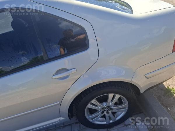 Pelēks Volkswagen Bora 2000 Jēkabpils, ar dzinēja tilpumu 1.90 L un nobraukumu 338 tūkst. km par 1300 €, foto 4 vietnē AUTOMOTO.COM.LV