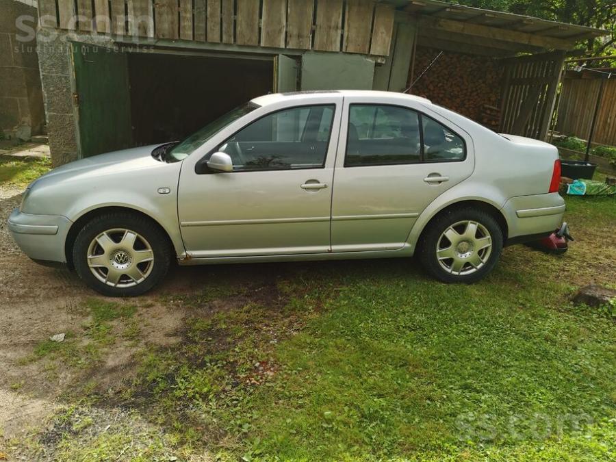 Grey Volkswagen Bora 2000 in Valmiera, with an engine capacity of 2.00 L and mileage of 315 thousand km for 950 €, photo 1 on AUTOMOTO.COM.LV