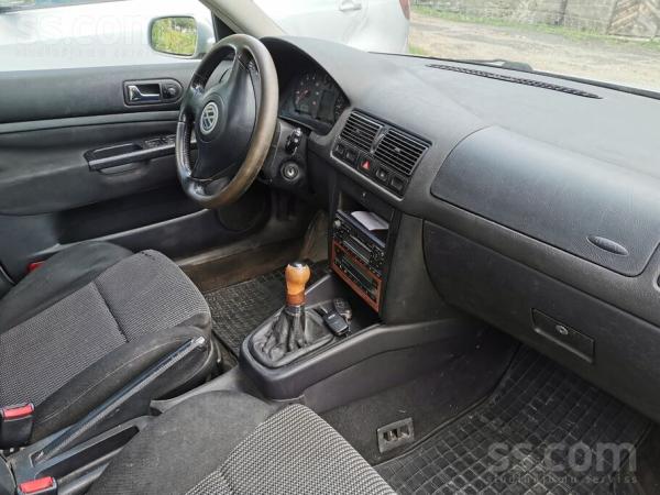 Pelēks Volkswagen Bora 2000 Valmiera, ar dzinēja tilpumu 2.00 L un nobraukumu 315 tūkst. km par 900 €, foto 5 vietnē AUTOMOTO.COM.LV