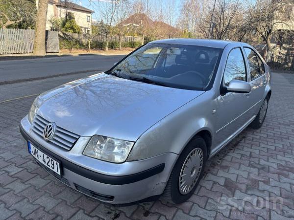 Grey Volkswagen Bora 2000 in Riga, with an engine capacity of 1.60 L and mileage of 230 thousand km for 1000 €, photo 1 on AUTOMOTO.COM.LV