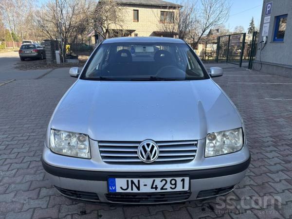 Grey Volkswagen Bora 2000 in Riga, with an engine capacity of 1.60 L and mileage of 230 thousand km for 1000 €, photo 2 on AUTOMOTO.COM.LV
