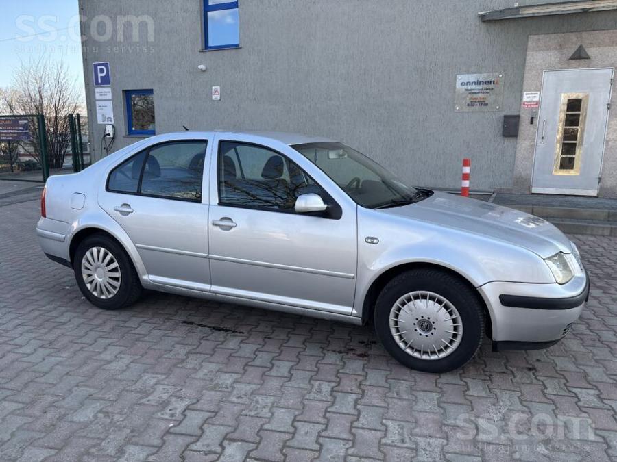 Grey Volkswagen Bora 2000 in Riga, with an engine capacity of 1.60 L and mileage of 230 thousand km for 1000 €, photo 5 on AUTOMOTO.COM.LV