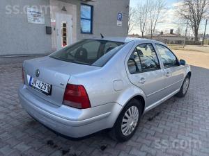 Grey Volkswagen Bora 2000 in Riga, with an engine capacity of 1.60 L and mileage of 230 thousand km for 1000 €, photo 6 on AUTOMOTO.COM.LV