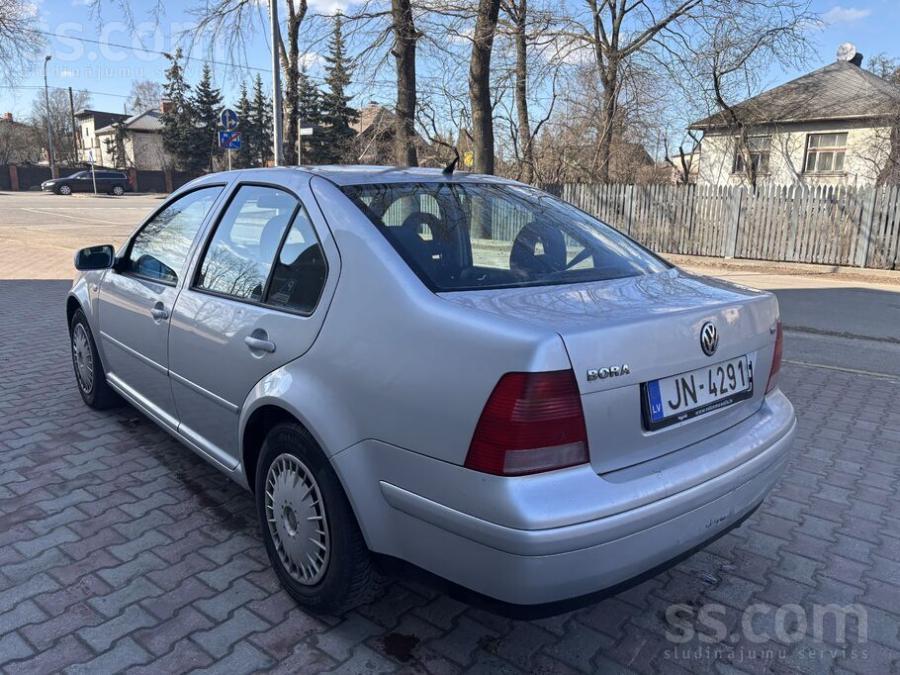 Grey Volkswagen Bora 2000 in Riga, with an engine capacity of 1.60 L and mileage of 230 thousand km for 1000 €, photo 8 on AUTOMOTO.COM.LV