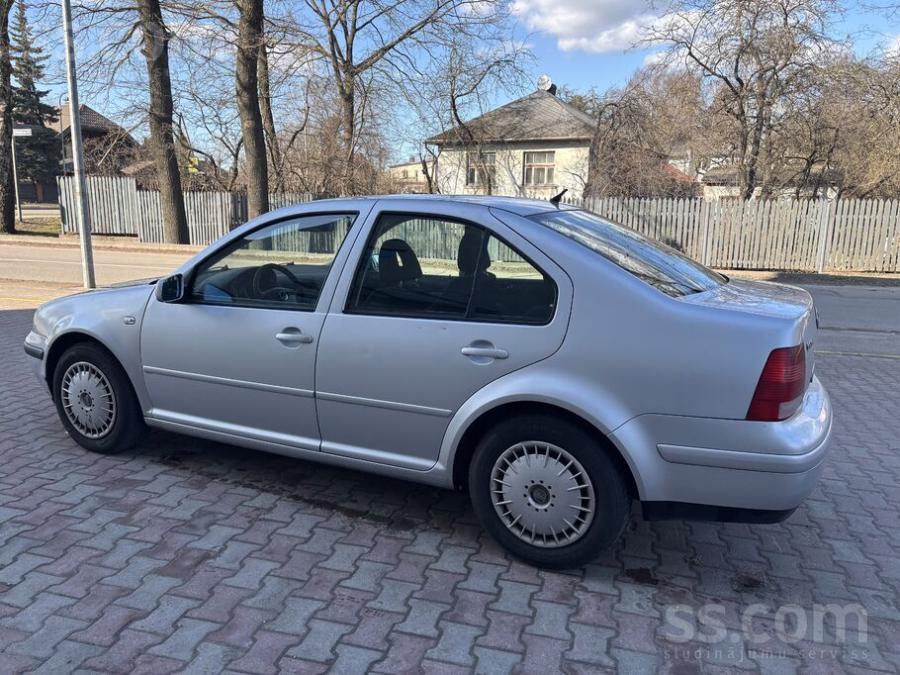 Grey Volkswagen Bora 2000 in Riga, with an engine capacity of 1.60 L and mileage of 230 thousand km for 1000 €, photo 9 on AUTOMOTO.COM.LV