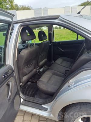 Pelēks Volkswagen Bora 2000 Rīga, ar dzinēja tilpumu 1.90 L un nobraukumu 257 tūkst. km par 1200 €, foto 8 vietnē AUTOMOTO.COM.LV