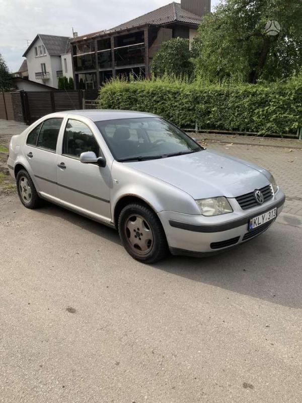 Pelēks Volkswagen Bora 2002 Kauņa, ar dzinēja tilpumu 1.90 L un nobraukumu 160 tūkst. km par 1200 €, foto 1 vietnē AUTOMOTO.COM.LV