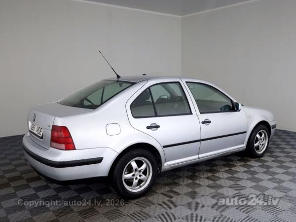 Grey Volkswagen Bora 2002 in Tallinn, with an engine capacity of 1.60 L and mileage of 218 thousand km for 699 €, photo 3 on AUTOMOTO.COM.LV