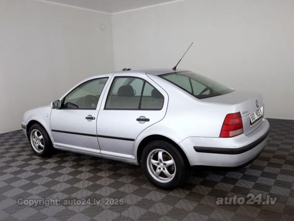 Grey Volkswagen Bora 2002 in Tallinn, with an engine capacity of 1.60 L and mileage of 218 thousand km for 699 €, photo 4 on AUTOMOTO.COM.LV
