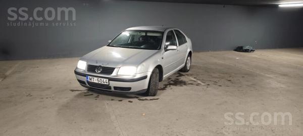 Grey Volkswagen Bora 2002 in Riga, with an engine capacity of 1.60 L and mileage of 281 thousand km for 1200 €, photo 2 on AUTOMOTO.COM.LV