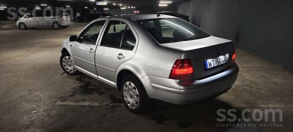 Grey Volkswagen Bora 2002 in Riga, with an engine capacity of 1.60 L and mileage of 281 thousand km for 1200 €, photo 3 on AUTOMOTO.COM.LV