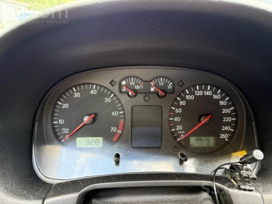 Pelēks Volkswagen Bora 2002 Rīga, ar dzinēja tilpumu 1.60 L un nobraukumu 186 tūkst. km par 1400 €, foto 9 vietnē AUTOMOTO.COM.LV