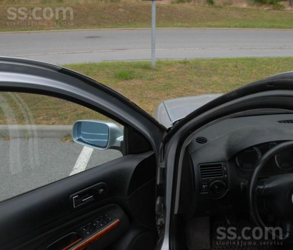 Grey Volkswagen Bora 2002 in Riga, with an engine capacity of 1.60 L and mileage of 268 thousand km for 940 €, photo 8 on AUTOMOTO.COM.LV