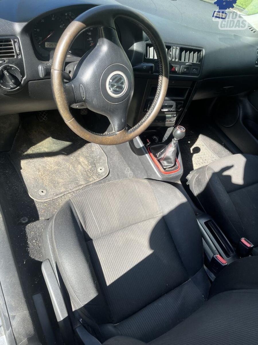 Volkswagen Bora 2000 Plungė, ar dzinēja tilpumu 1.90 L un nobraukumu 300 tūkst. km par 1100 €, foto 4 vietnē AUTOMOTO.COM.LV