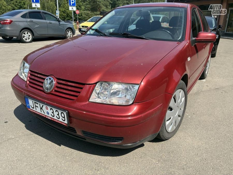 Sarkans Volkswagen Bora 1998 Visaginas, ar dzinēja tilpumu 1.60 L un nobraukumu 237 tūkst. km par 1200 €, foto 1 vietnē AUTOMOTO.COM.LV