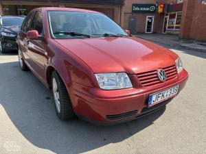 Sarkans Volkswagen Bora 1998 Visaginas, ar dzinēja tilpumu 1.60 L un nobraukumu 237 tūkst. km par 1200 €, foto 3 vietnē AUTOMOTO.COM.LV