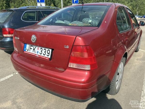 Red Volkswagen Bora 1998 in Visaginas, with an engine capacity of 1.60 L and mileage of 237 thousand km for 1200 €, photo 5 on AUTOMOTO.COM.LV