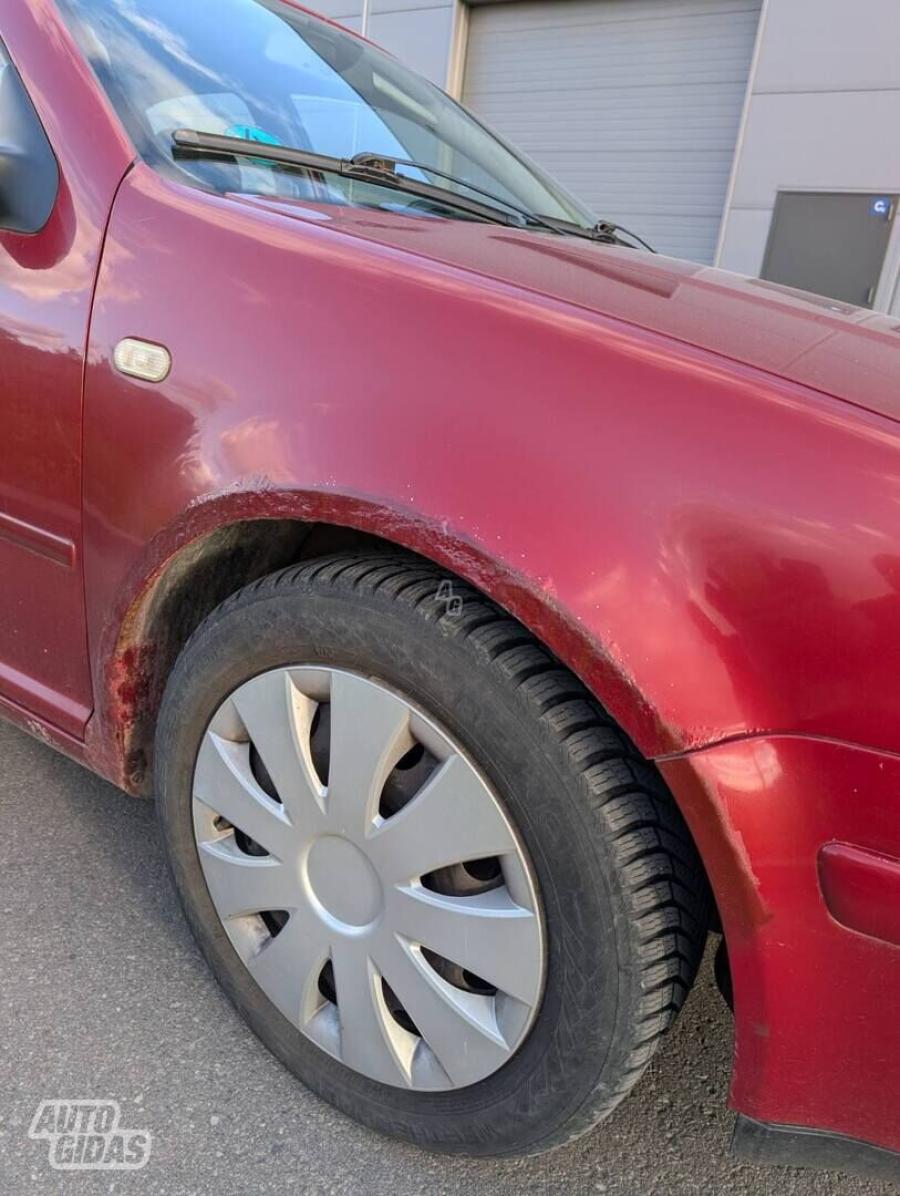 Sarkans Volkswagen Bora 1998 Visaginas, ar dzinēja tilpumu 1.60 L un nobraukumu 237 tūkst. km par 1200 €, foto 7 vietnē AUTOMOTO.COM.LV