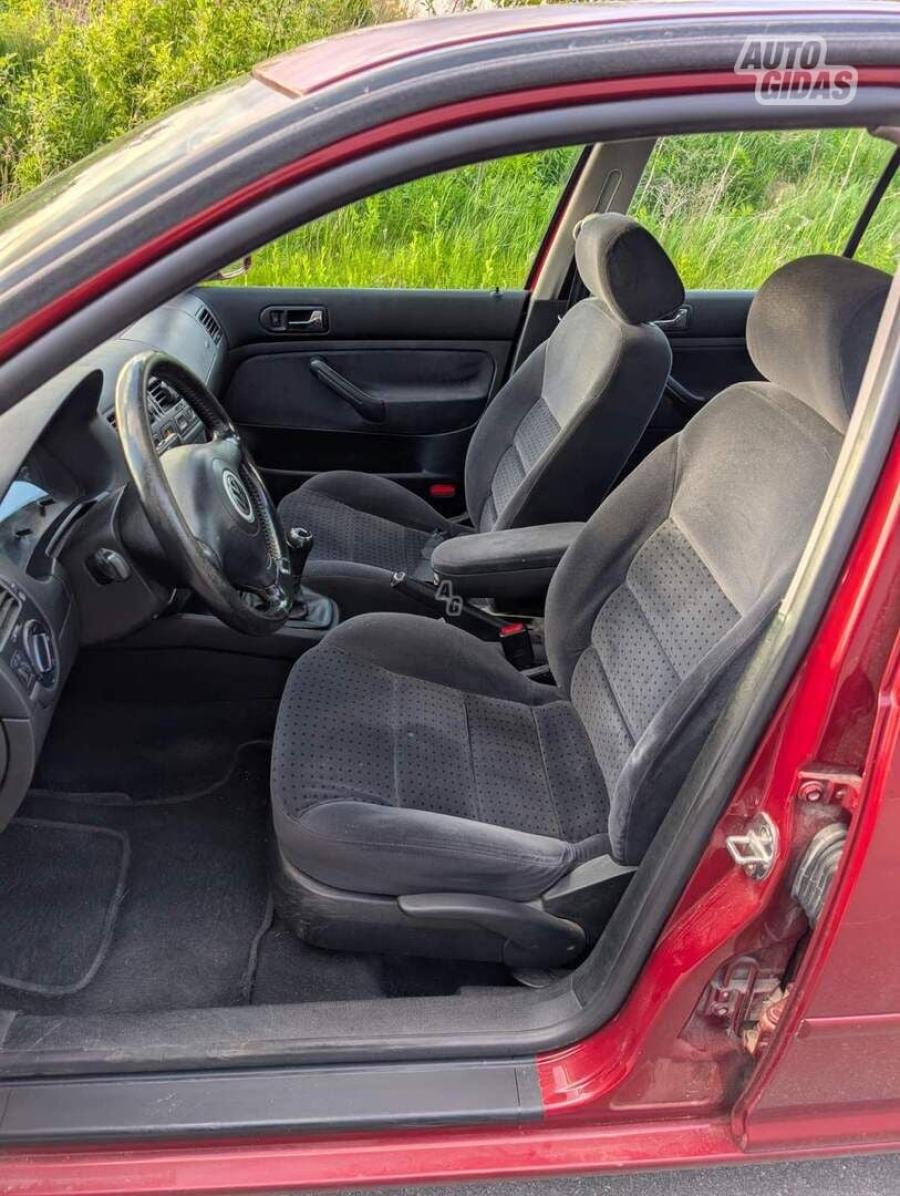 Sarkans Volkswagen Bora 1998 Visaginas, ar dzinēja tilpumu 1.60 L un nobraukumu 237 tūkst. km par 1200 €, foto 12 vietnē AUTOMOTO.COM.LV