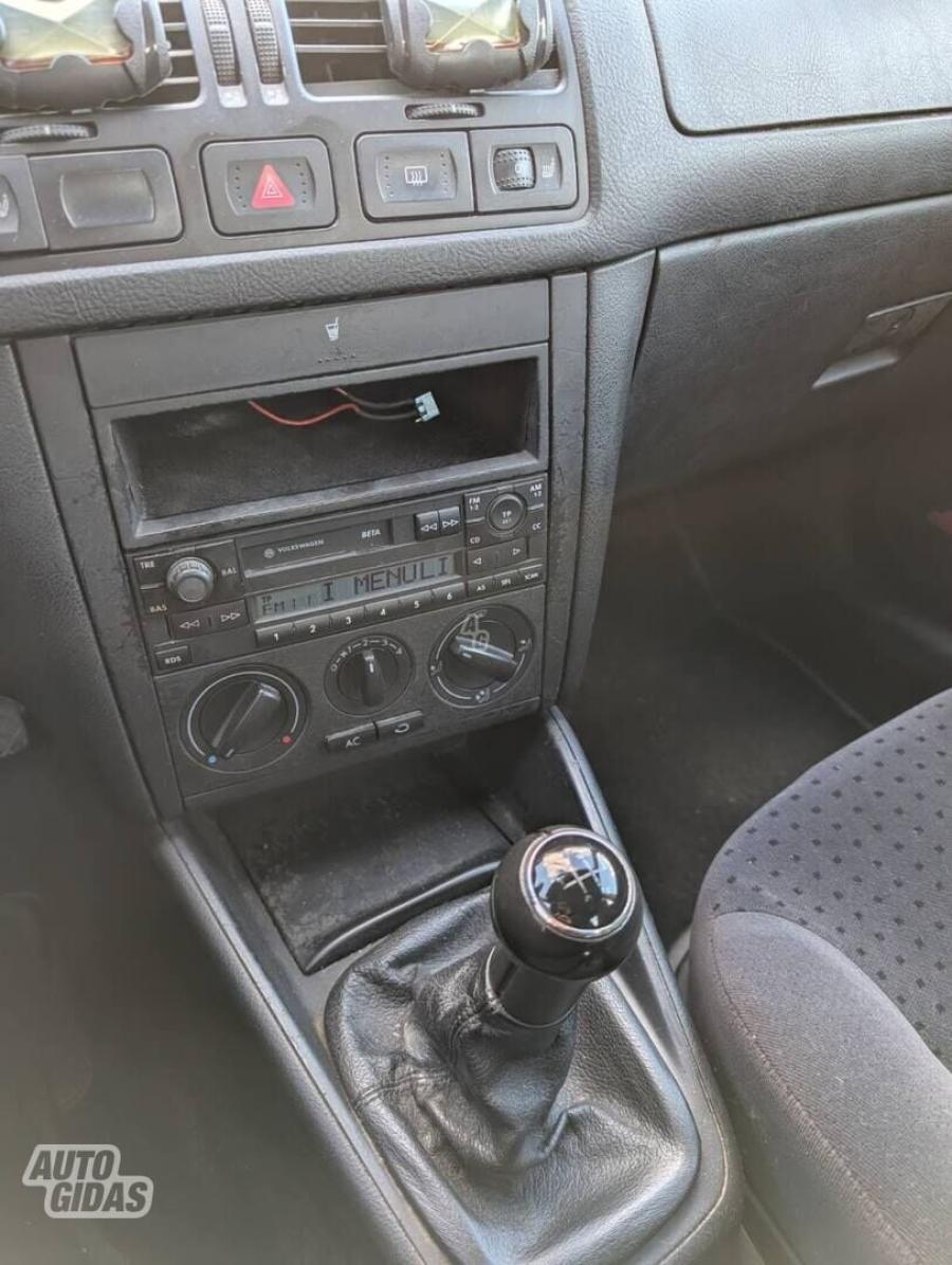 Sarkans Volkswagen Bora 1998 Visaginas, ar dzinēja tilpumu 1.60 L un nobraukumu 237 tūkst. km par 1200 €, foto 13 vietnē AUTOMOTO.COM.LV