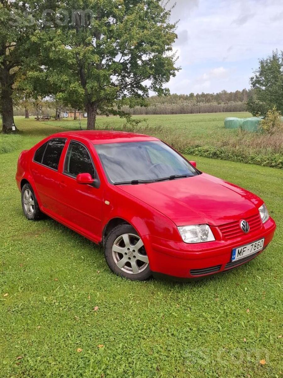 Sarkans Volkswagen Bora 1998 Valmiera, ar dzinēja tilpumu 1.60 L un nobraukumu 235 tūkst. km par 1300 €, foto 1 vietnē AUTOMOTO.COM.LV