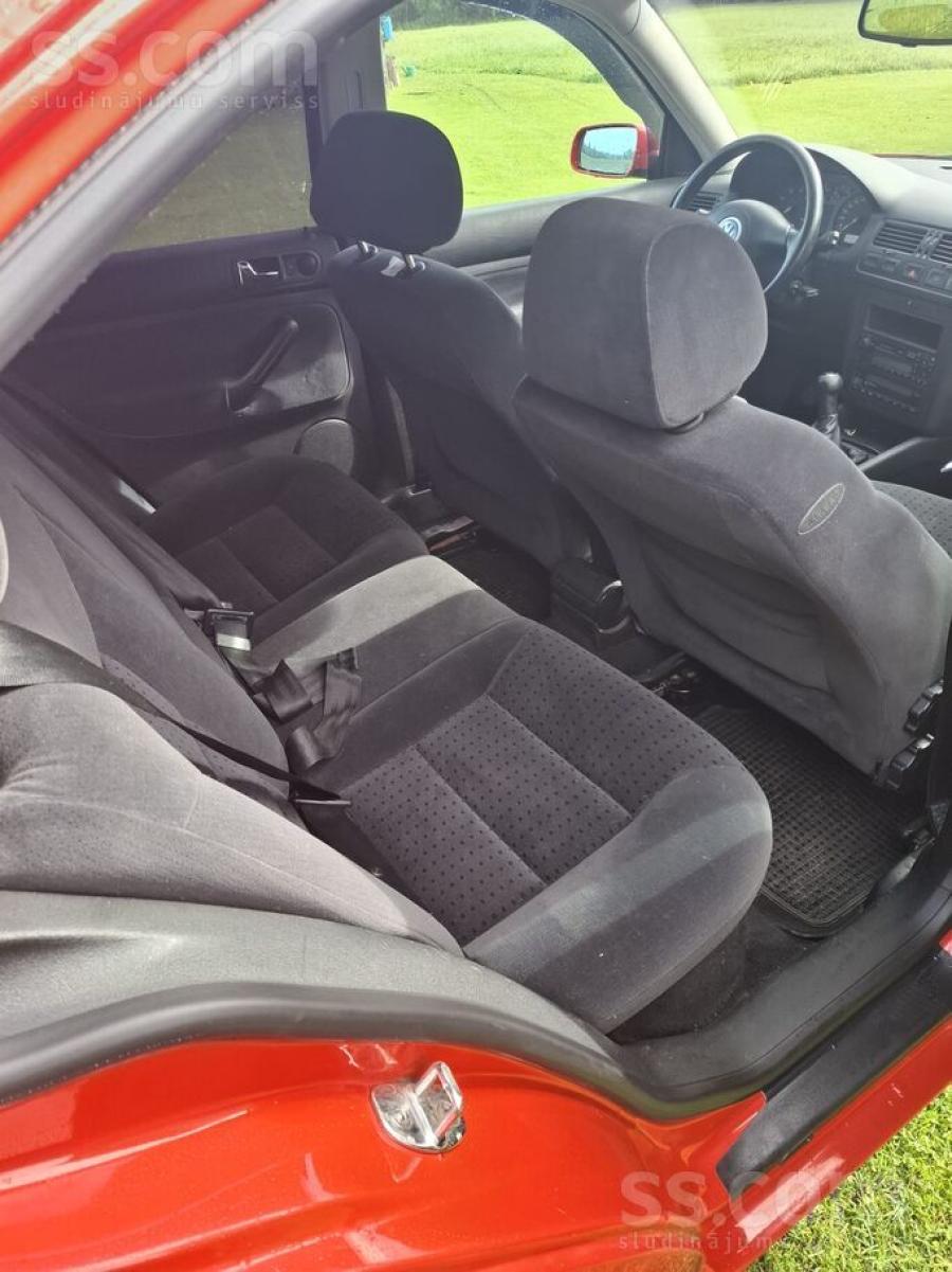 Sarkans Volkswagen Bora 1998 Valmiera, ar dzinēja tilpumu 1.60 L un nobraukumu 235 tūkst. km par 1300 €, foto 12 vietnē AUTOMOTO.COM.LV