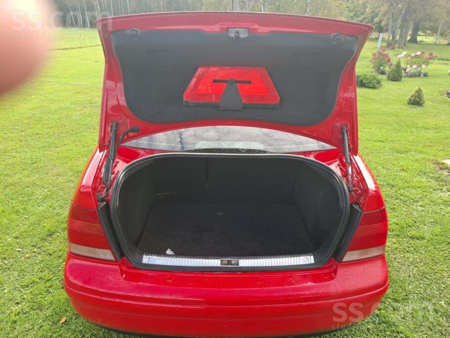 Sarkans Volkswagen Bora 1998 Valmiera, ar dzinēja tilpumu 1.60 L un nobraukumu 235 tūkst. km par 1300 €, foto 14 vietnē AUTOMOTO.COM.LV