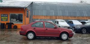 Sarkans Volkswagen Bora 1999 Valmiera, ar dzinēja tilpumu 2.00 L un nobraukumu 233 tūkst. km par 1300 €, foto 3 vietnē AUTOMOTO.COM.LV
