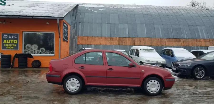 Sarkans Volkswagen Bora 1999 Valmiera, ar dzinēja tilpumu 2.00 L un nobraukumu 233 tūkst. km par 1300 €, foto 3 vietnē AUTOMOTO.COM.LV