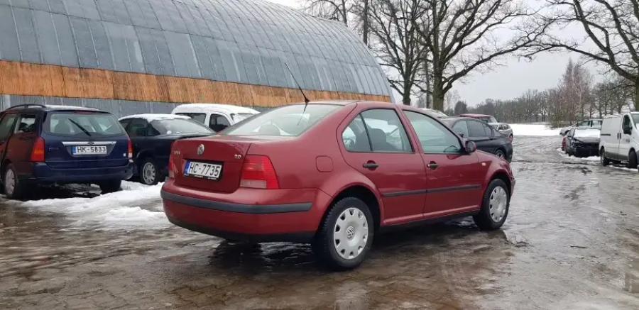 Sarkans Volkswagen Bora 1999 Valmiera, ar dzinēja tilpumu 2.00 L un nobraukumu 233 tūkst. km par 1300 €, foto 4 vietnē AUTOMOTO.COM.LV