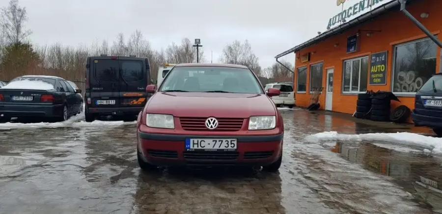 Sarkans Volkswagen Bora 1999 Valmiera, ar dzinēja tilpumu 2.00 L un nobraukumu 233 tūkst. km par 1300 €, foto 9 vietnē AUTOMOTO.COM.LV