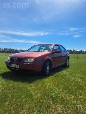 Sarkans Volkswagen Bora 1999 Liepāja, ar dzinēja tilpumu 1.90 L un nobraukumu 398 tūkst. km par 995 €, foto  vietnē AUTOMOTO.COM.LV
