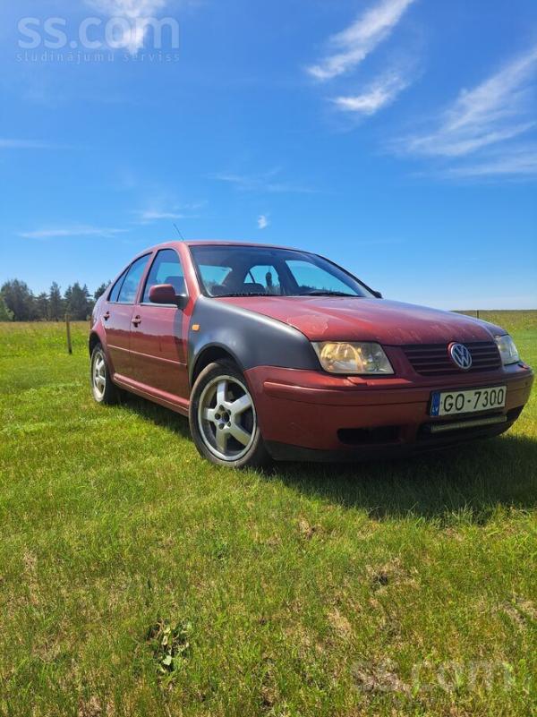 Red Volkswagen Bora 1999 in Liepaja, with an engine capacity of 1.90 L and mileage of 398 thousand km for 995 €, photo 2 on AUTOMOTO.COM.LV