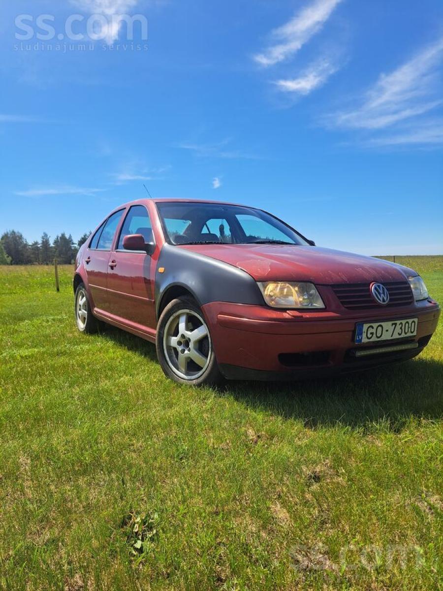 Sarkans Volkswagen Bora 1999 Liepāja, ar dzinēja tilpumu 1.90 L un nobraukumu 398 tūkst. km par 995 €, foto 3 vietnē AUTOMOTO.COM.LV