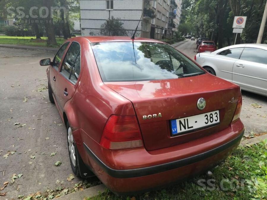 Red Volkswagen Bora 1999 in Riga, with an engine capacity of 1.60 L and mileage of 350 thousand km for 900 €, photo 4 on AUTOMOTO.COM.LV