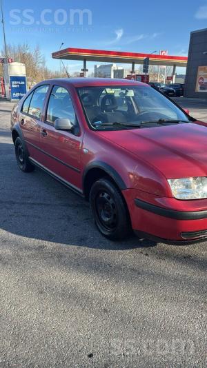 Red Volkswagen Bora 2002 in Riga, with an engine capacity of 1.90 L and mileage of 515 thousand km for 700 €, photo 4 on AUTOMOTO.COM.LV